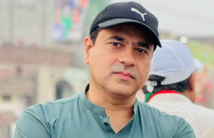 Imran Riaz says Pervez Elahi will ditch Imran Khan